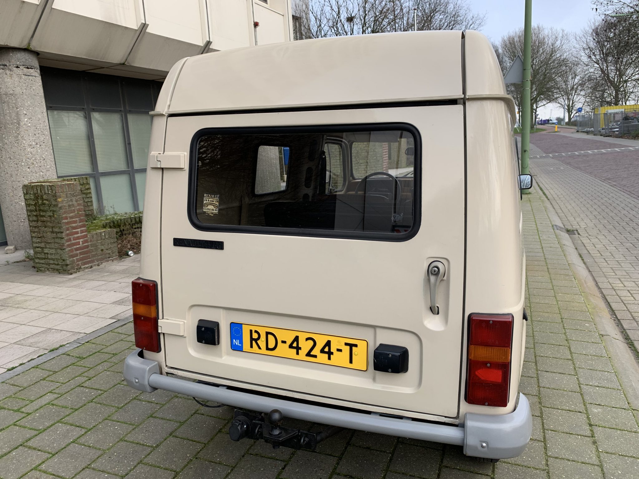 Renault R4F6 – Voitures De l ’Est