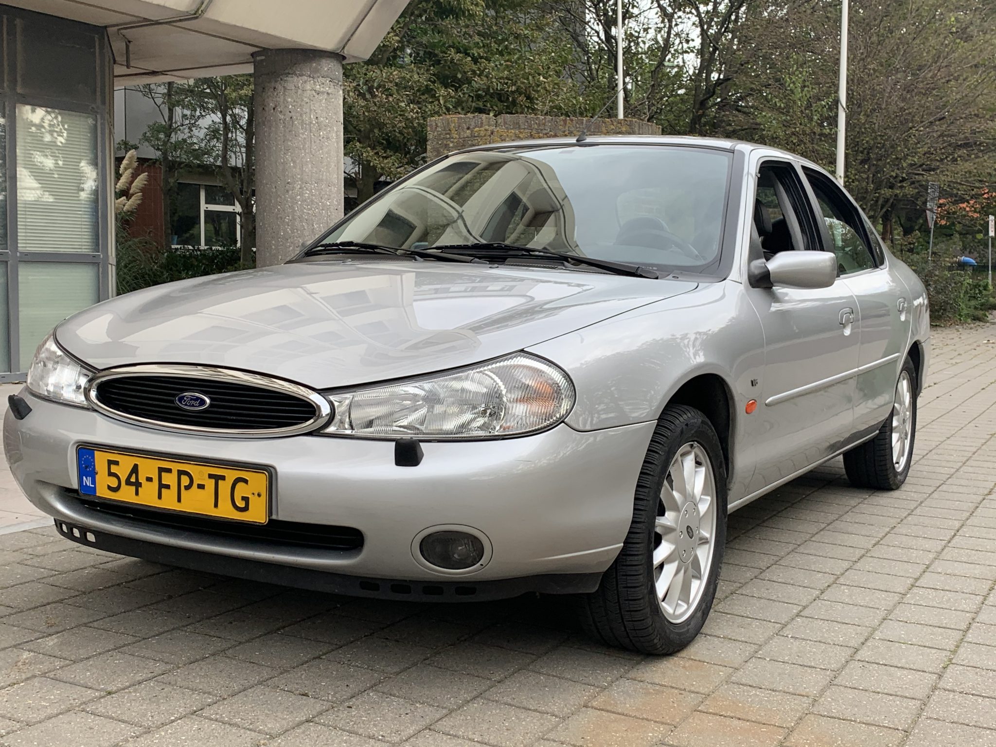 Ford Mondeo 2.5 Ghia Platinum – Voitures De l ’Est
