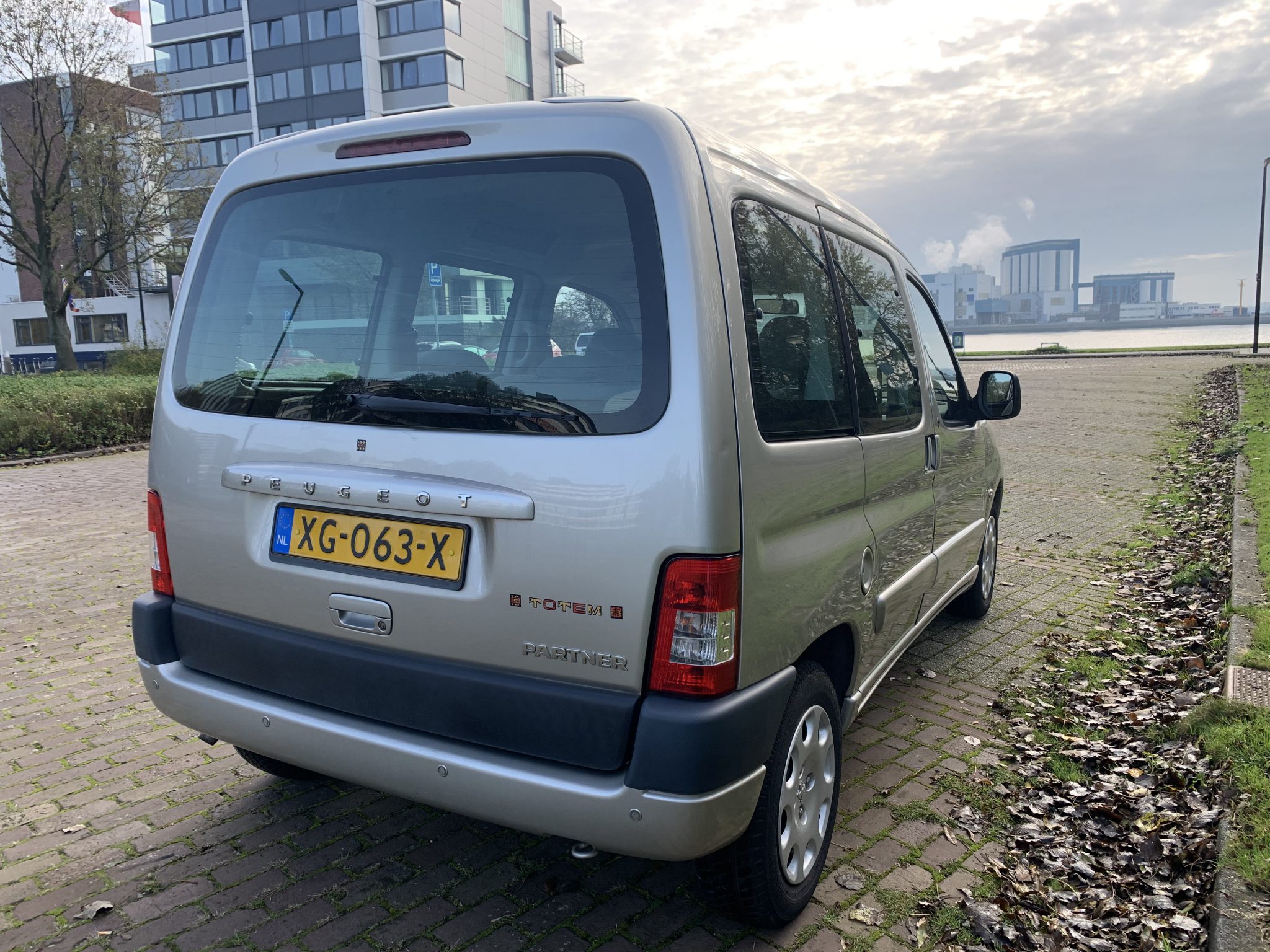 Peugeot Partner MPV 1.4 XR – Voitures De l ’Est