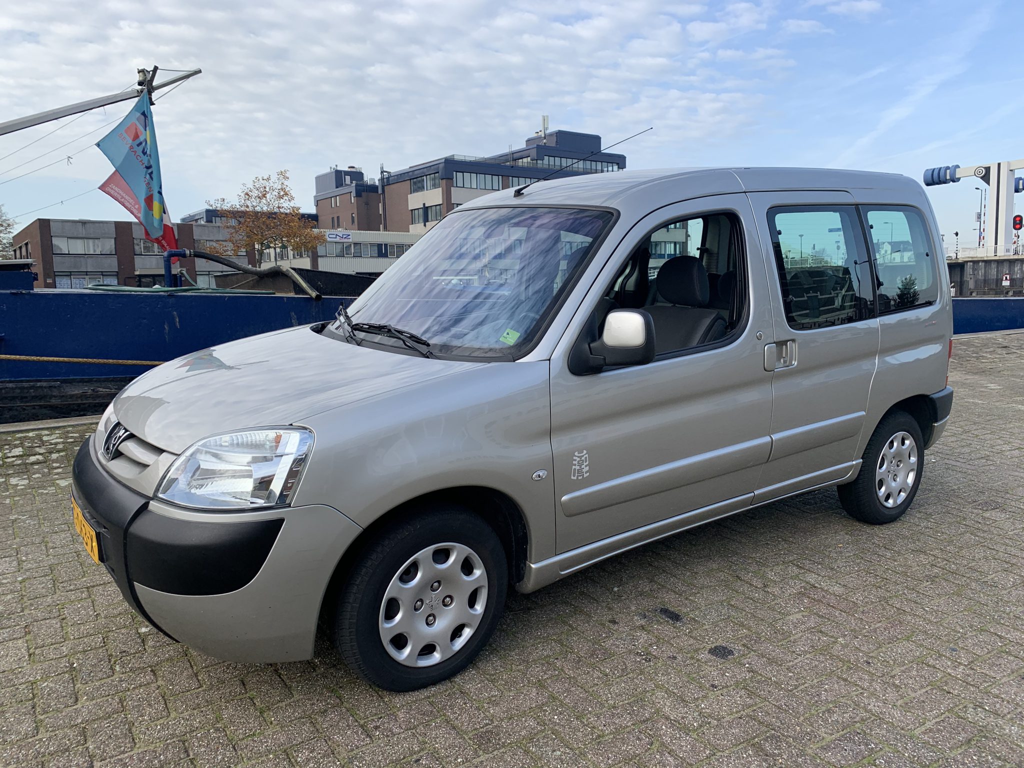 Peugeot Partner MPV 1.4 XR – Voitures De l ’Est