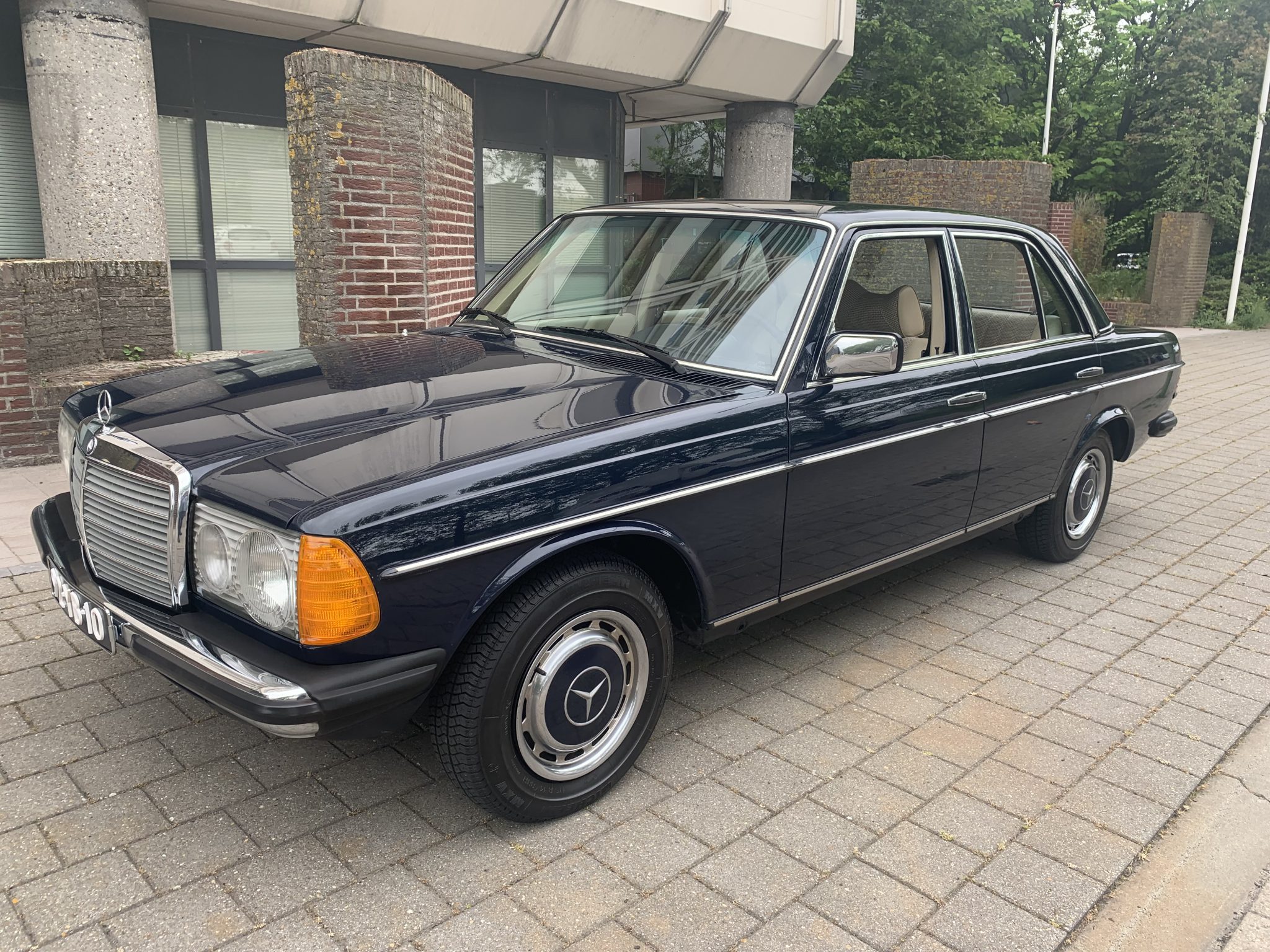 Mercedes 300D – Voitures De l ’Est