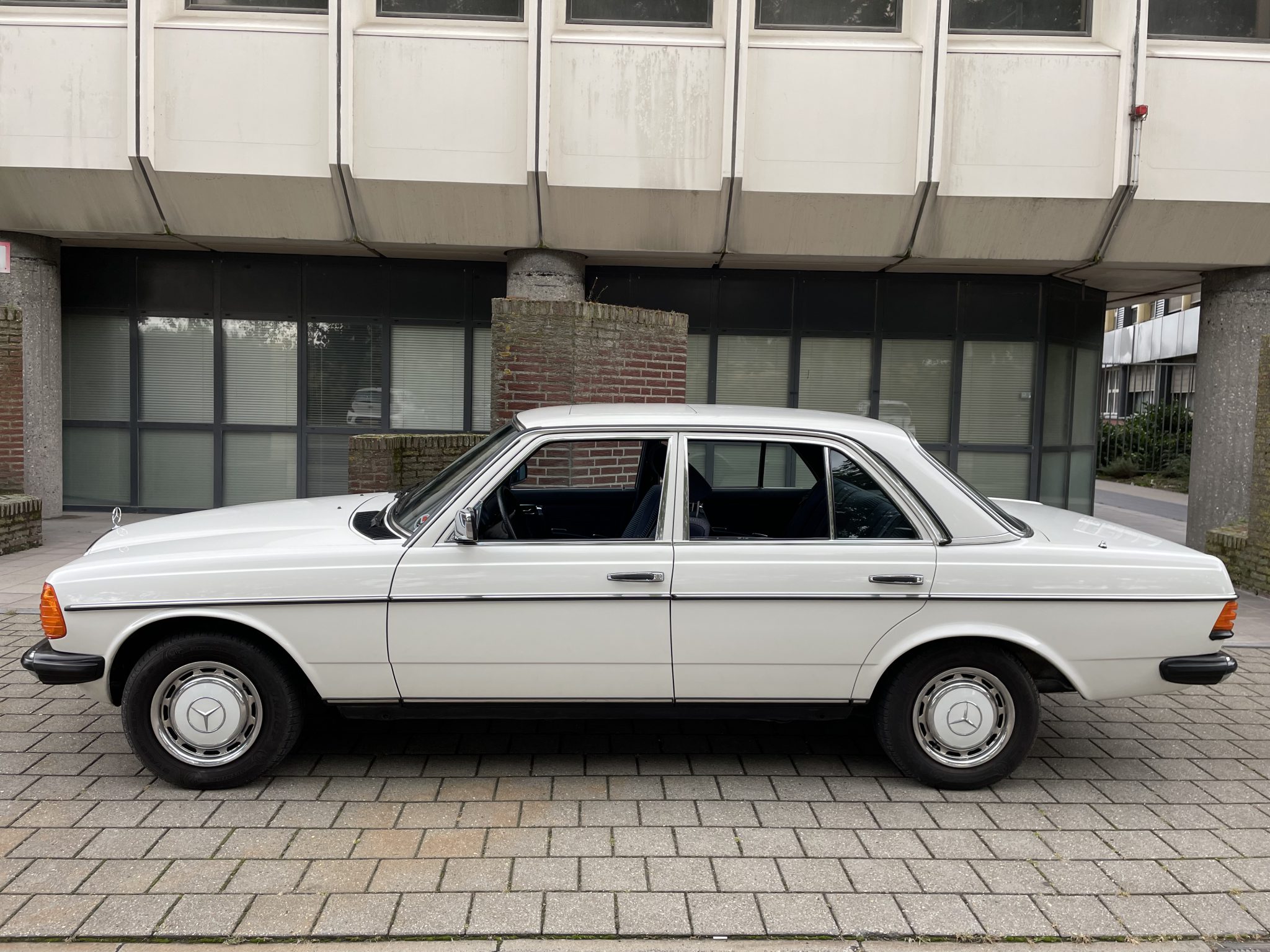 Mercedes 230E – Voitures De l ’Est