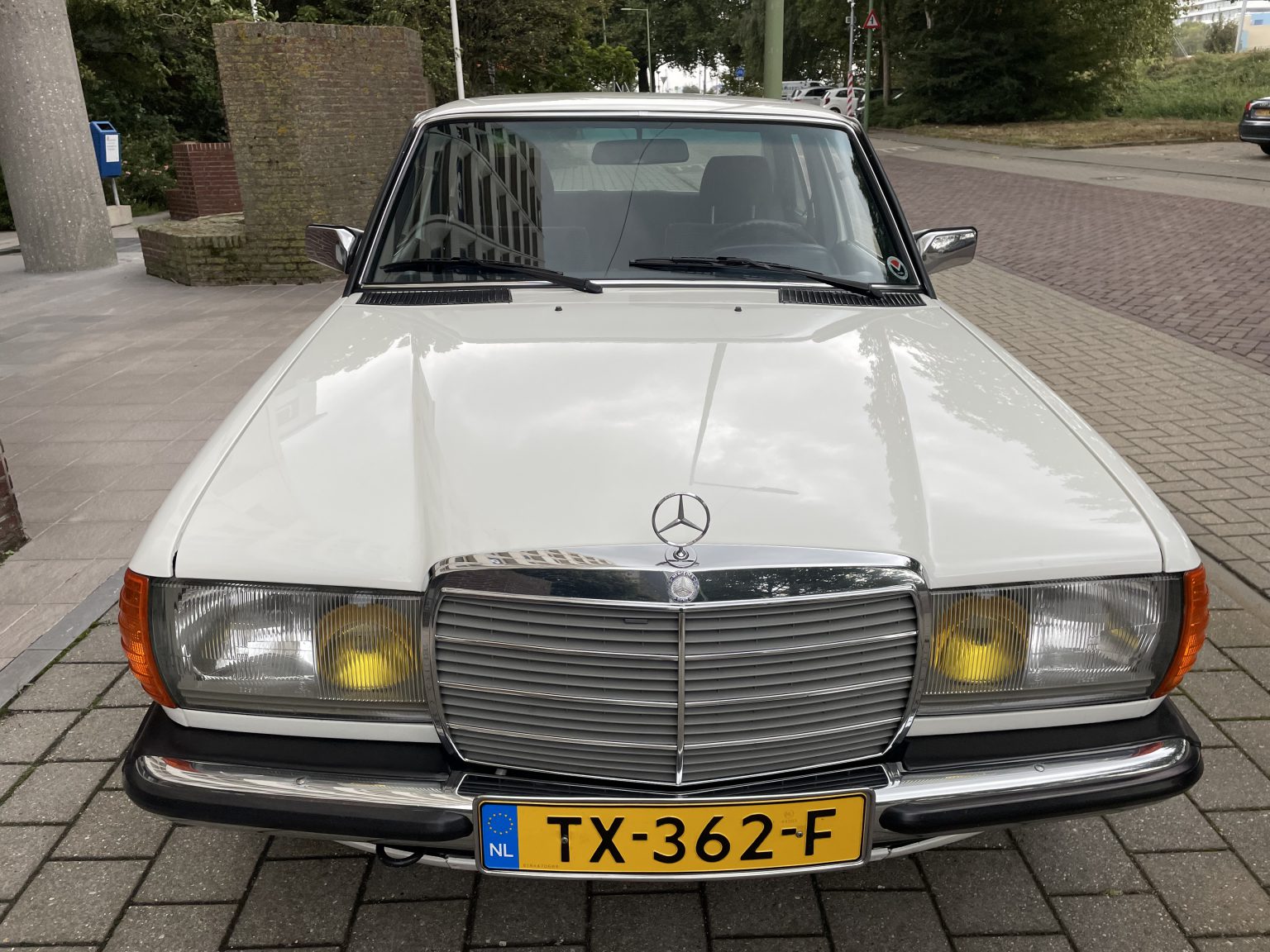 Mercedes 230E – Voitures De l ’Est