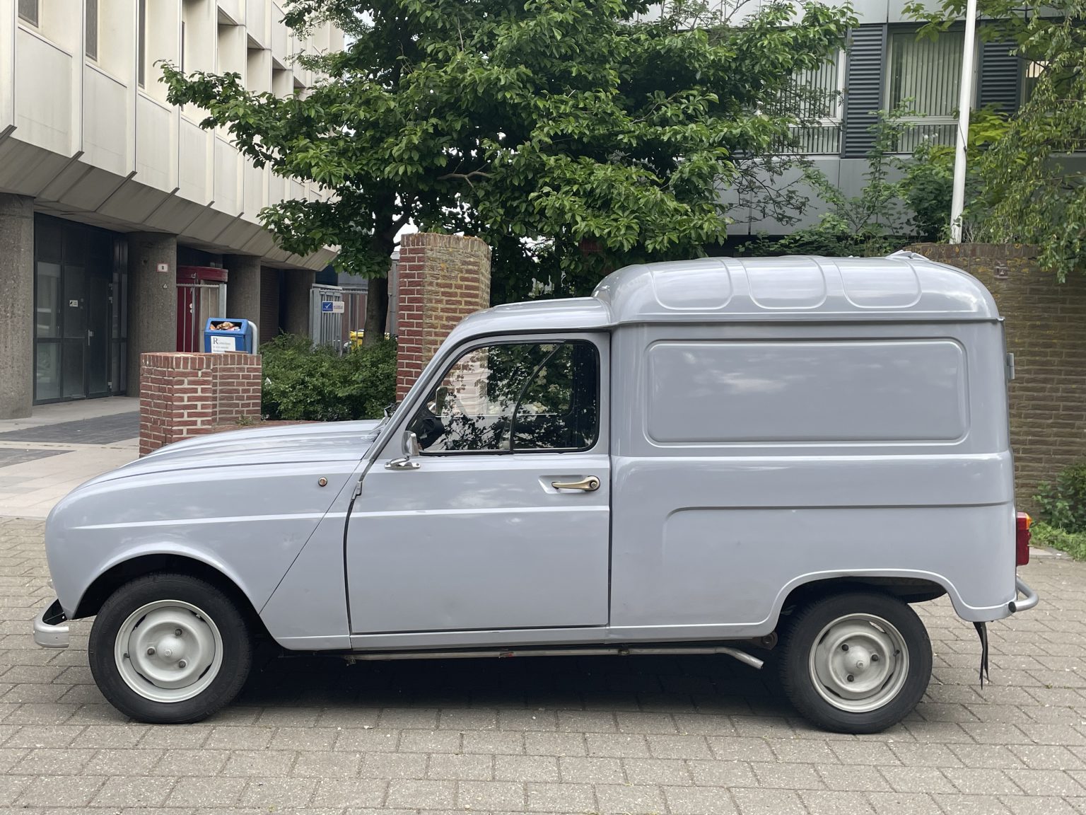 Renault R4 Fourgonette – Voitures De l ’Est