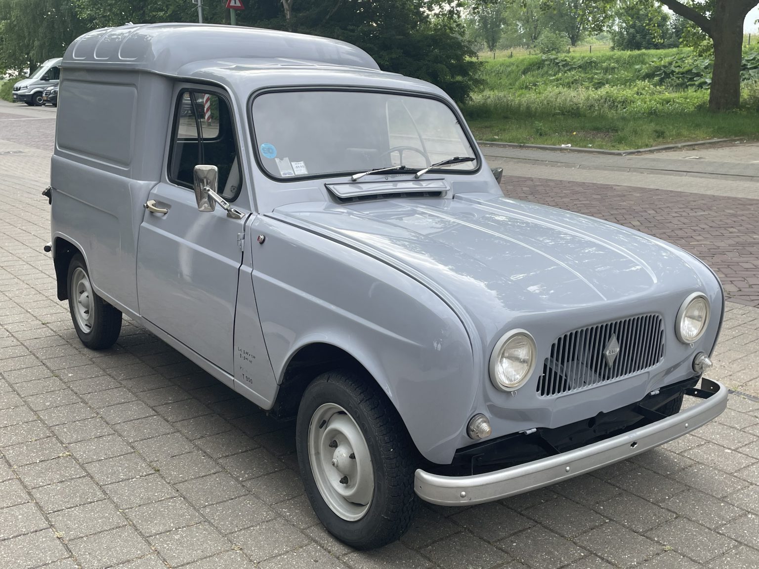 Renault R4 Fourgonette – Voitures De l ’Est