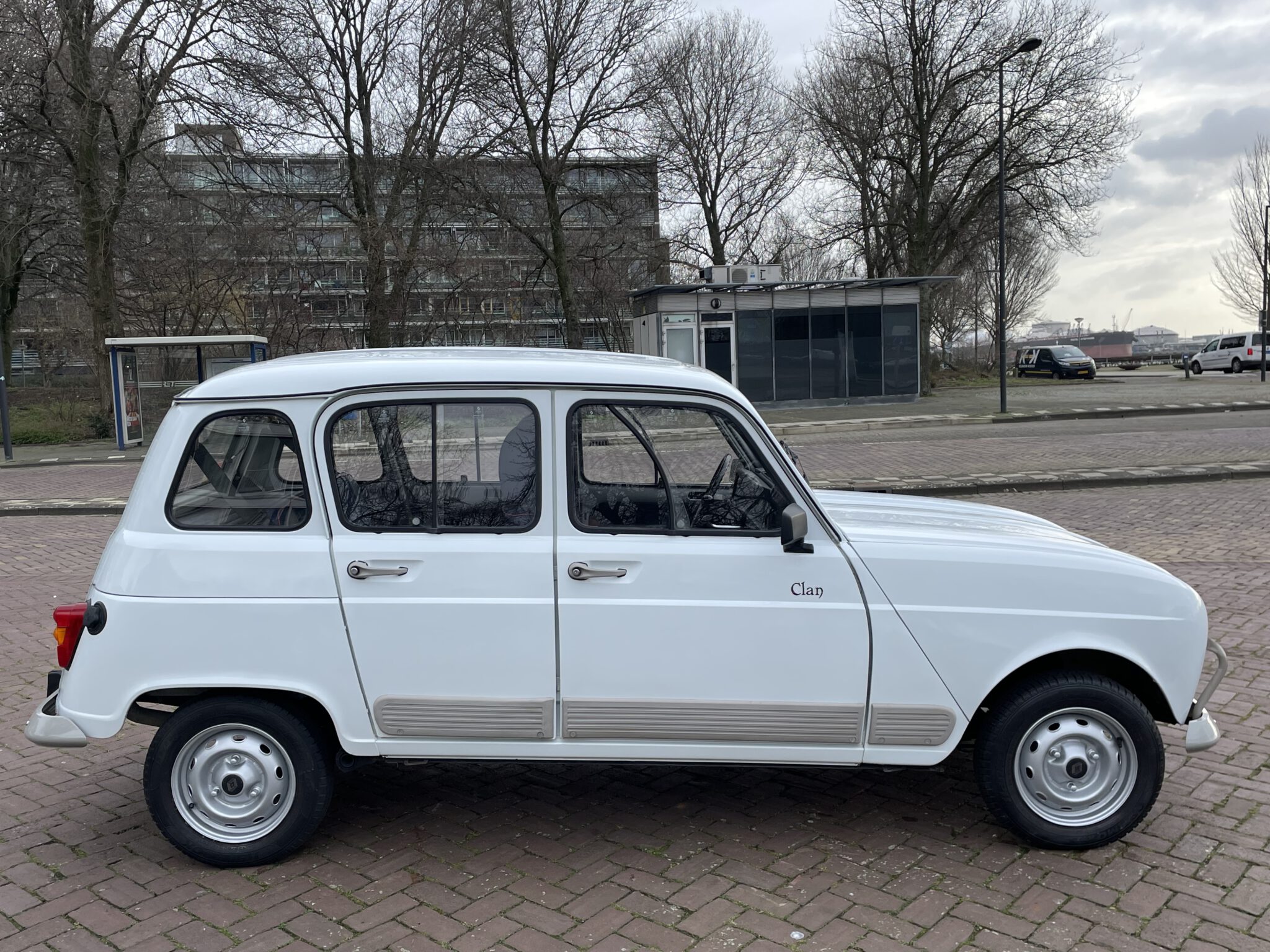 Renault R4GTL Clan – Voitures De l ’Est