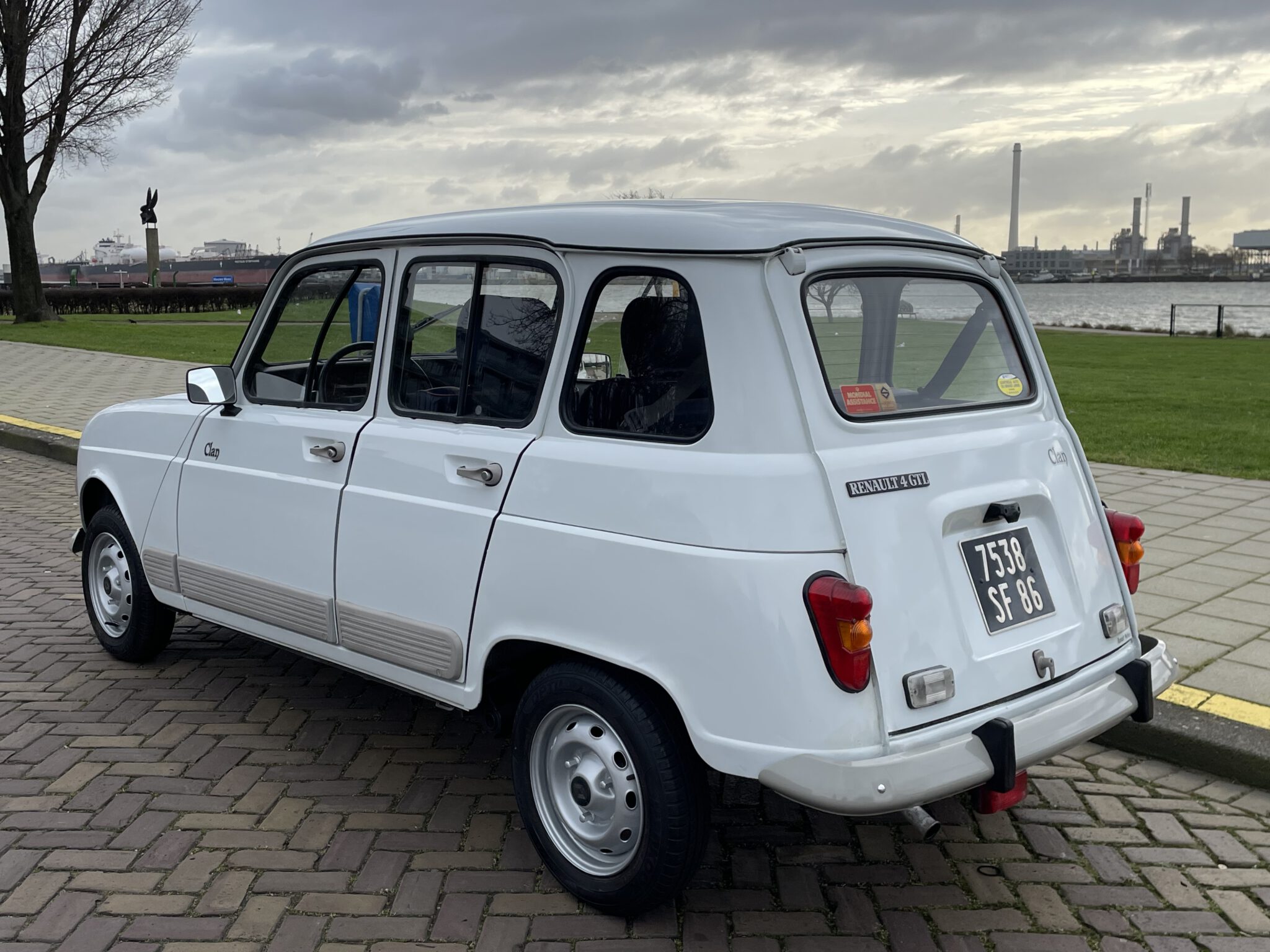 Renault R4GTL Clan – Voitures De l ’Est