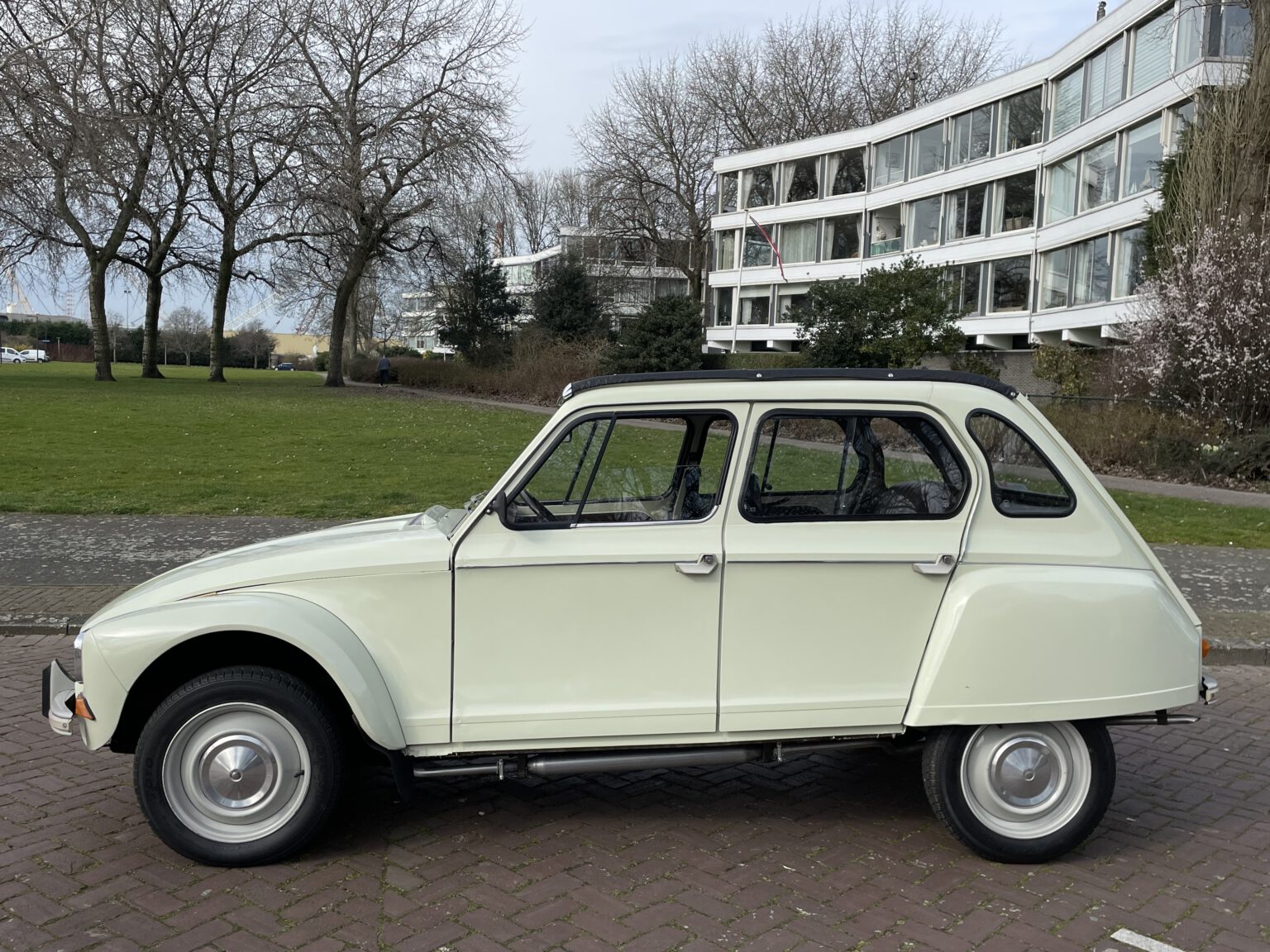 Citroën Dyane-6 – Voitures De l ’Est