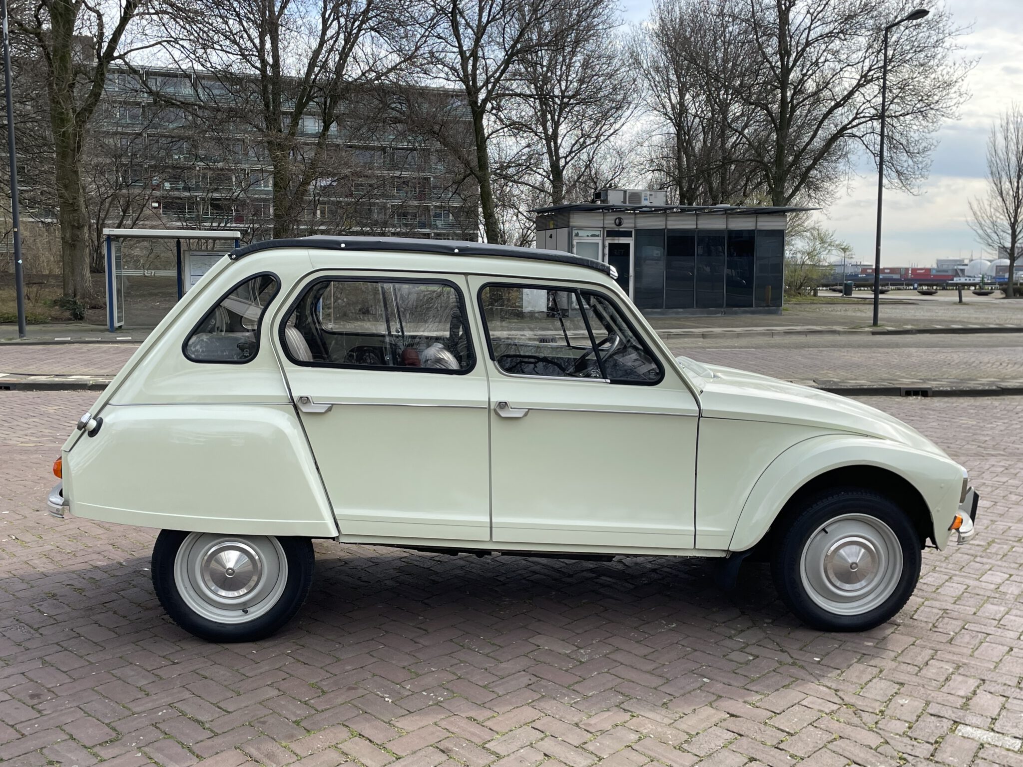 Citroën Dyane-6 – Voitures De l ’Est