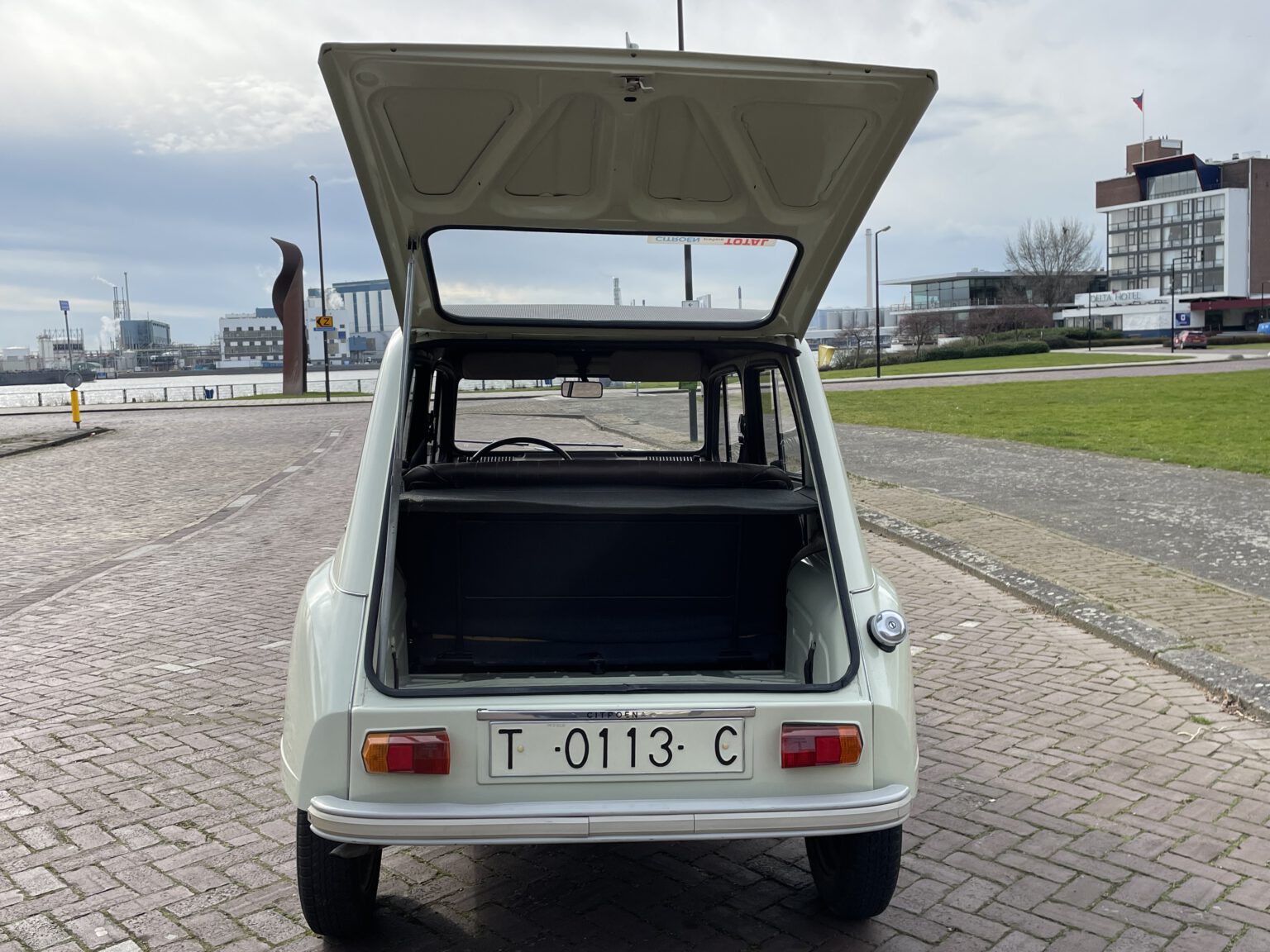 Citroën Dyane-6 – Voitures De l ’Est