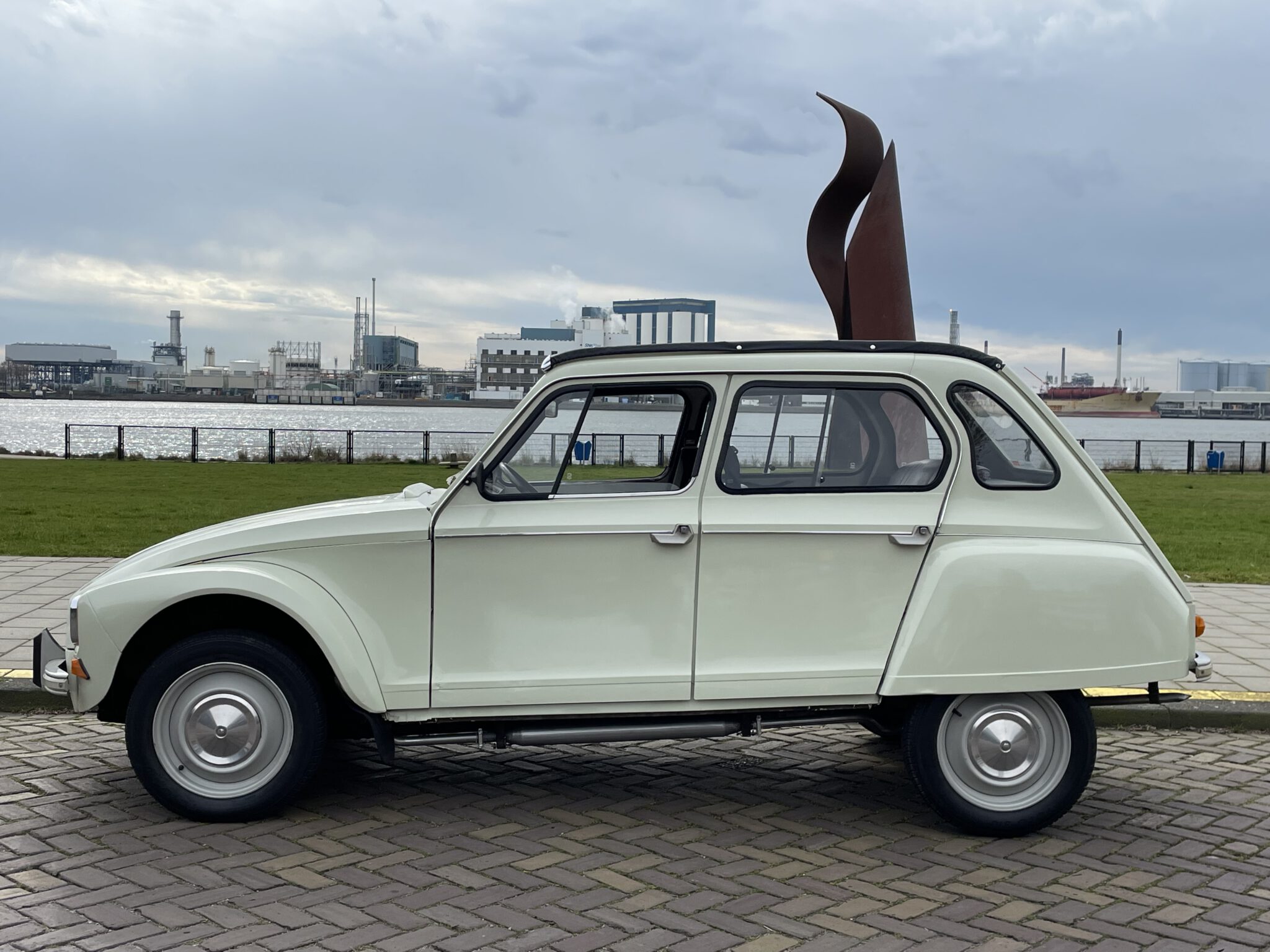 Citroën Dyane-6 – Voitures De l ’Est