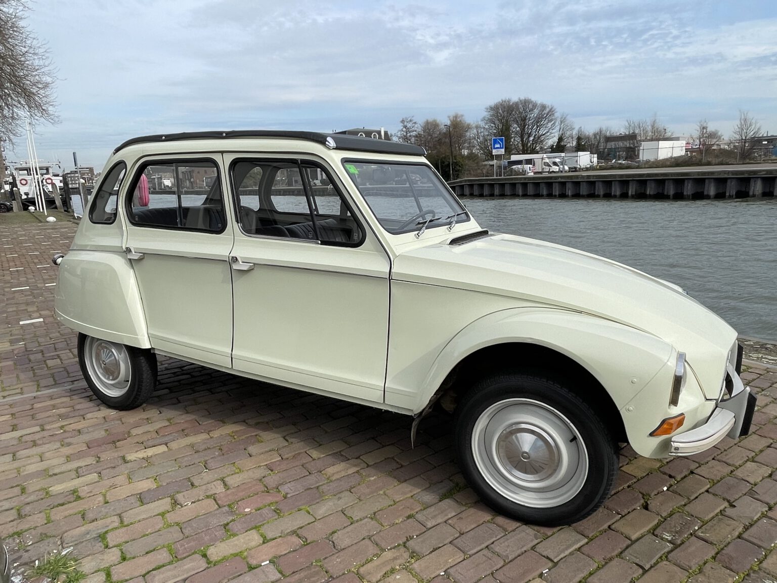 Citroën Dyane-6 – Voitures De l ’Est